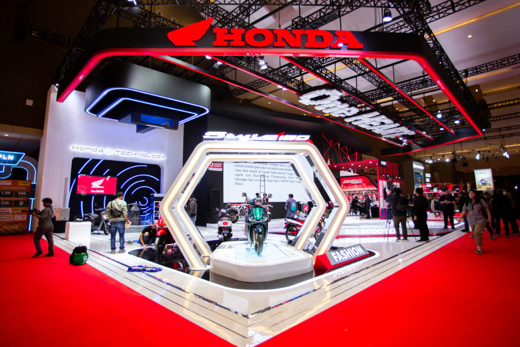 Astra Honda Motor menggandeng Alive Indonesia di IIMS 2024 - mahakaX